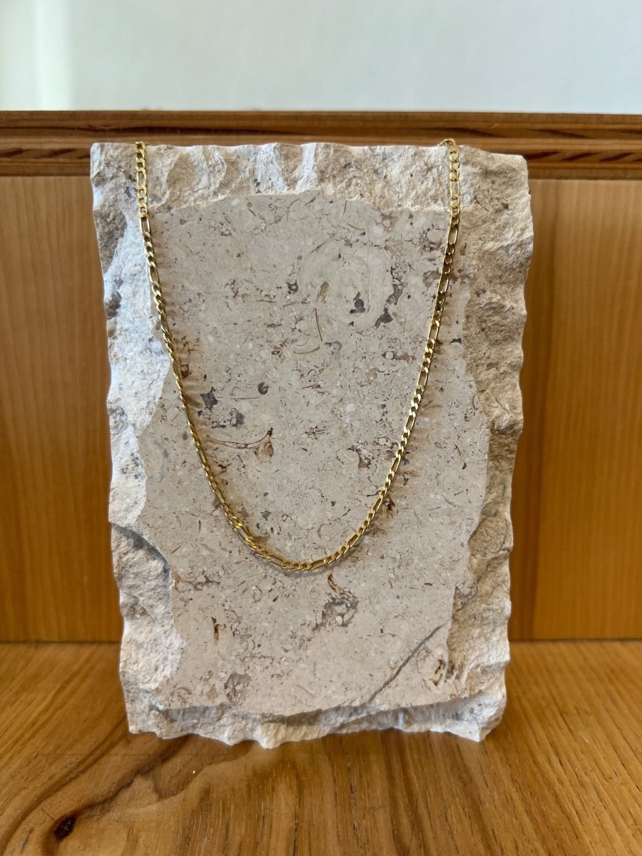 Filaki Thin Figaro Link Chain Necklace in Gold – Unincorporated
